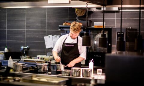 ¿Qué es un chef y en qué se diferencia de un cocinero?